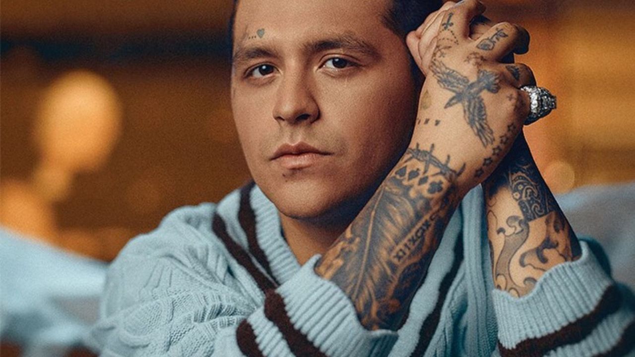 Christian Nodal estrena portada de revista y lo tachan de 'inmaduro ...